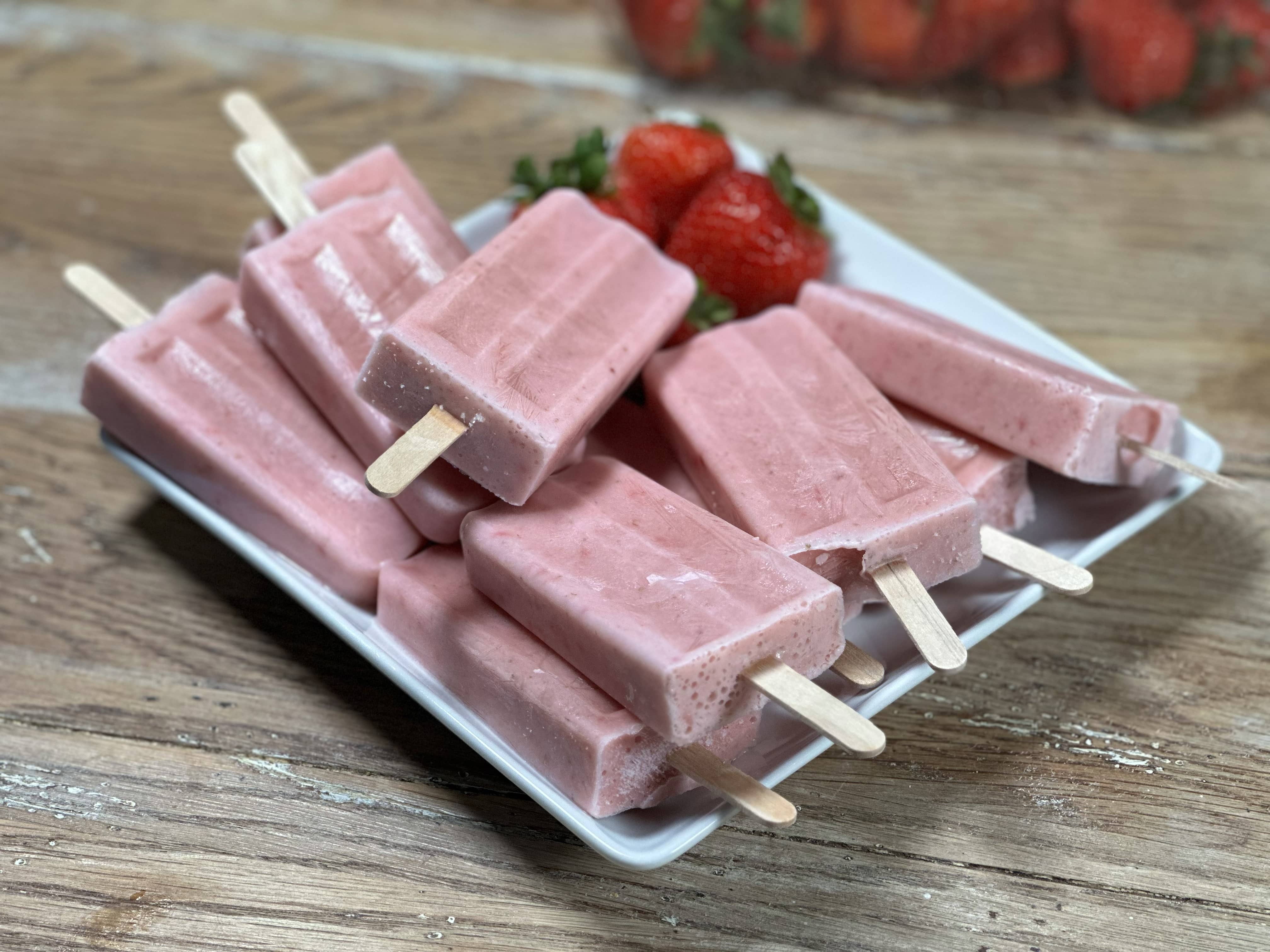 Strawberry Banana Smoothie Popsicle Recipe - Handy Cookbook